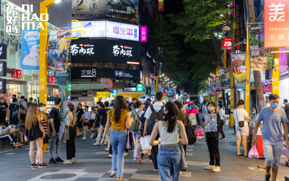 Understanding Directions in Chinese: Key Vocabulary & Examples